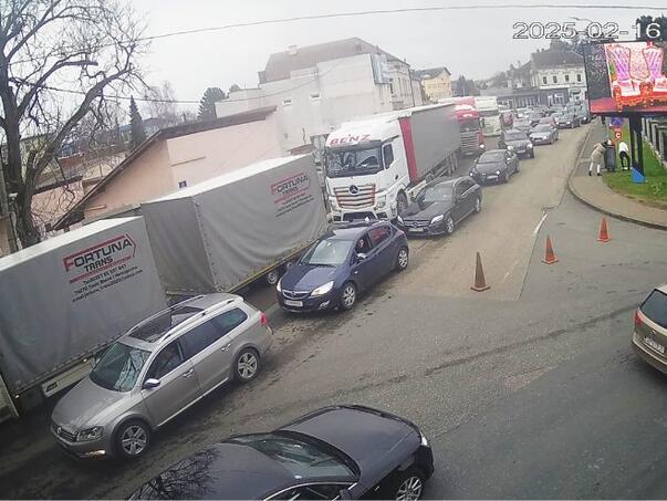 Long car columns at the exit from BiH on the crossings of Gradina, B ...