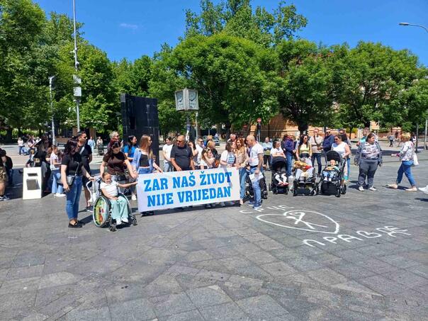 Parental protest Mentally underdeveloped children in Banja Luka ...