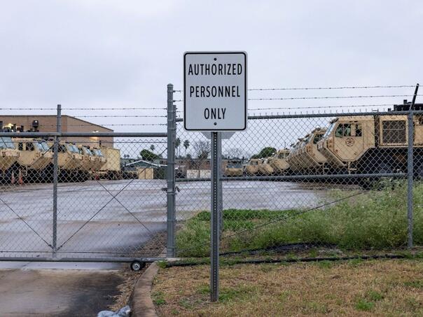 The US Army establishes new military zones on the border with Mexico ...