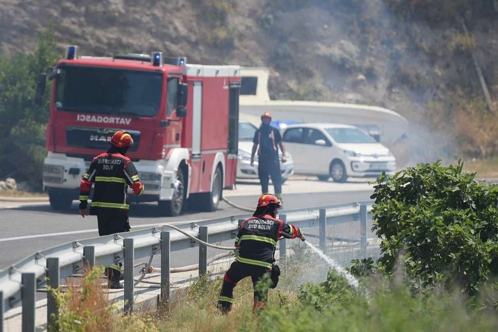 Split police trace for pyromania planted by fires in Makarska ...
