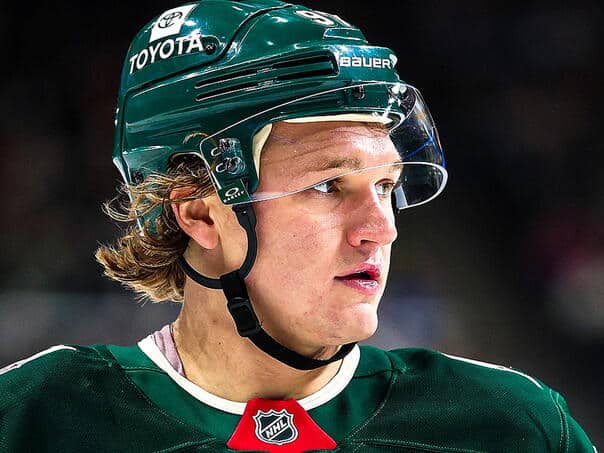 Russian hockey player signed the largest contract of all time and ...