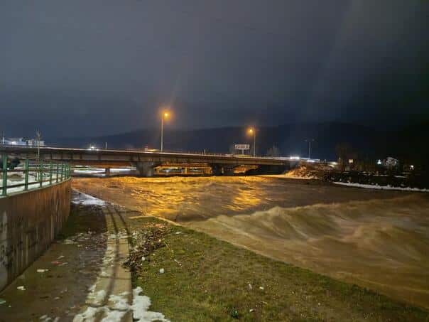 Heavy rainfall threatened Otes: the Dobrinja River overflowed ...